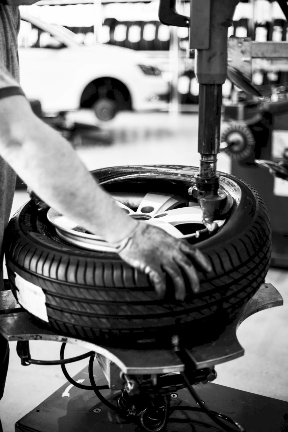 Autobanden Sooi bandencenter. Get grip, go forward.